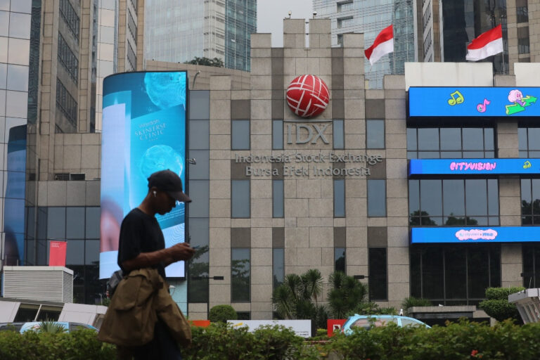 IPO 2025: EMAS Kumpulkan Dana Terbesar, Saham COIN Paling ...